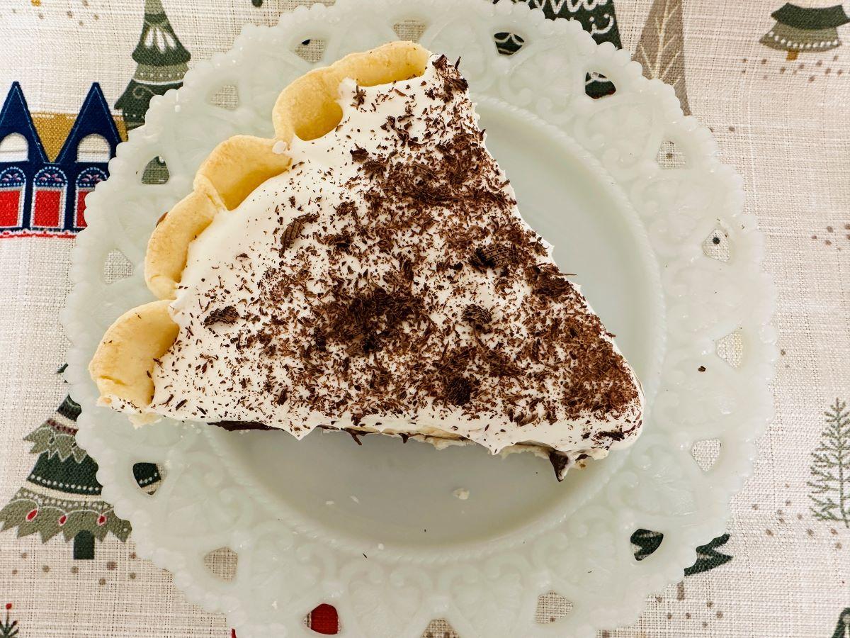 Old-Fashioned Black Bottom Pie Recipe - Real Life of Lulu