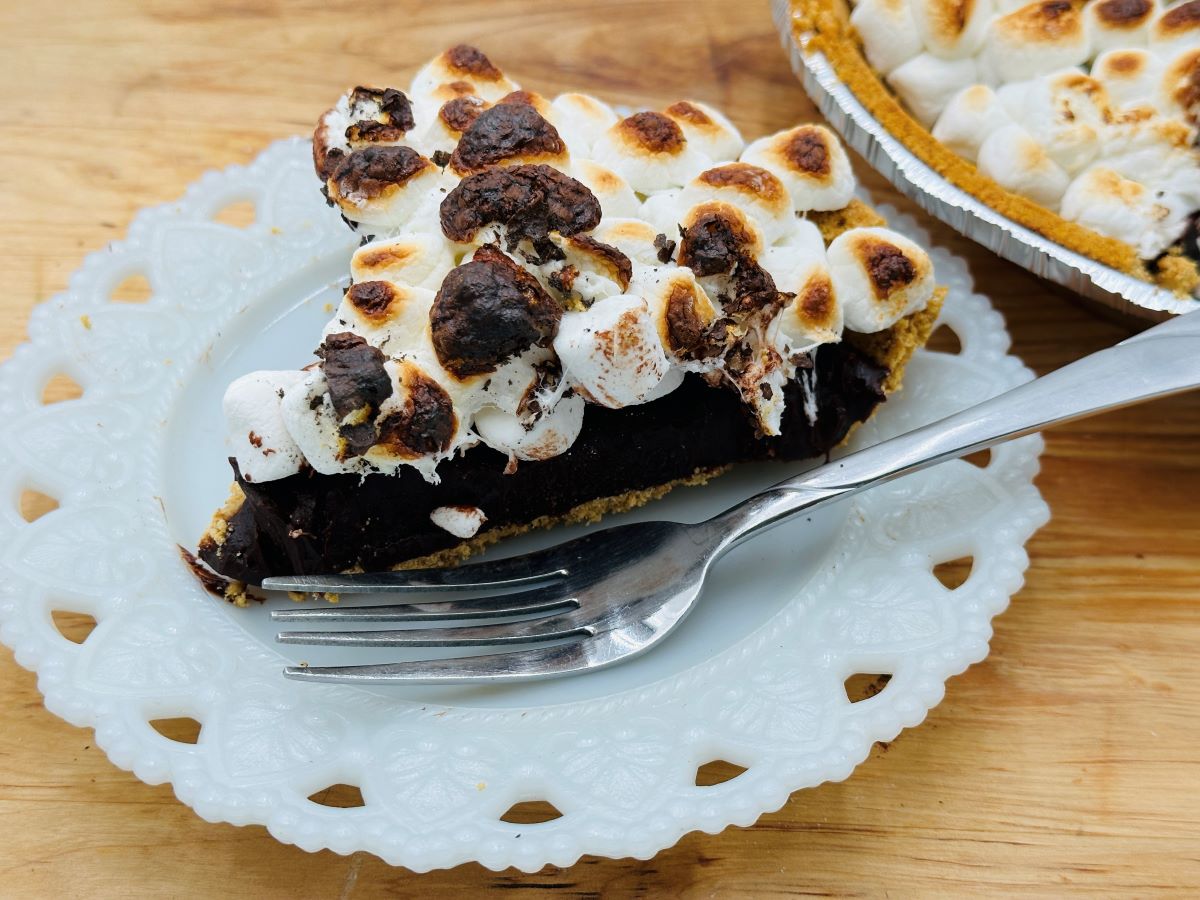 Easy S'mores Pie Recipe - Real Life of Lulu